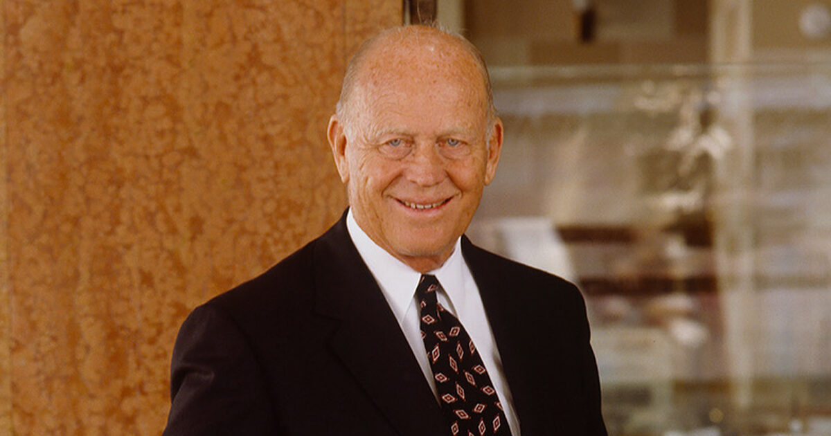 HONORING THE LEGACY OF KENNETH WALKER | U.S. POLO ASSN.