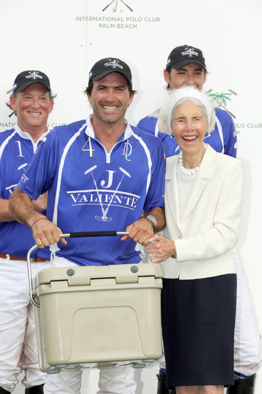 DÉJÀ VU VALIENTE DOES IT AGAIN | U.S. POLO ASSN.